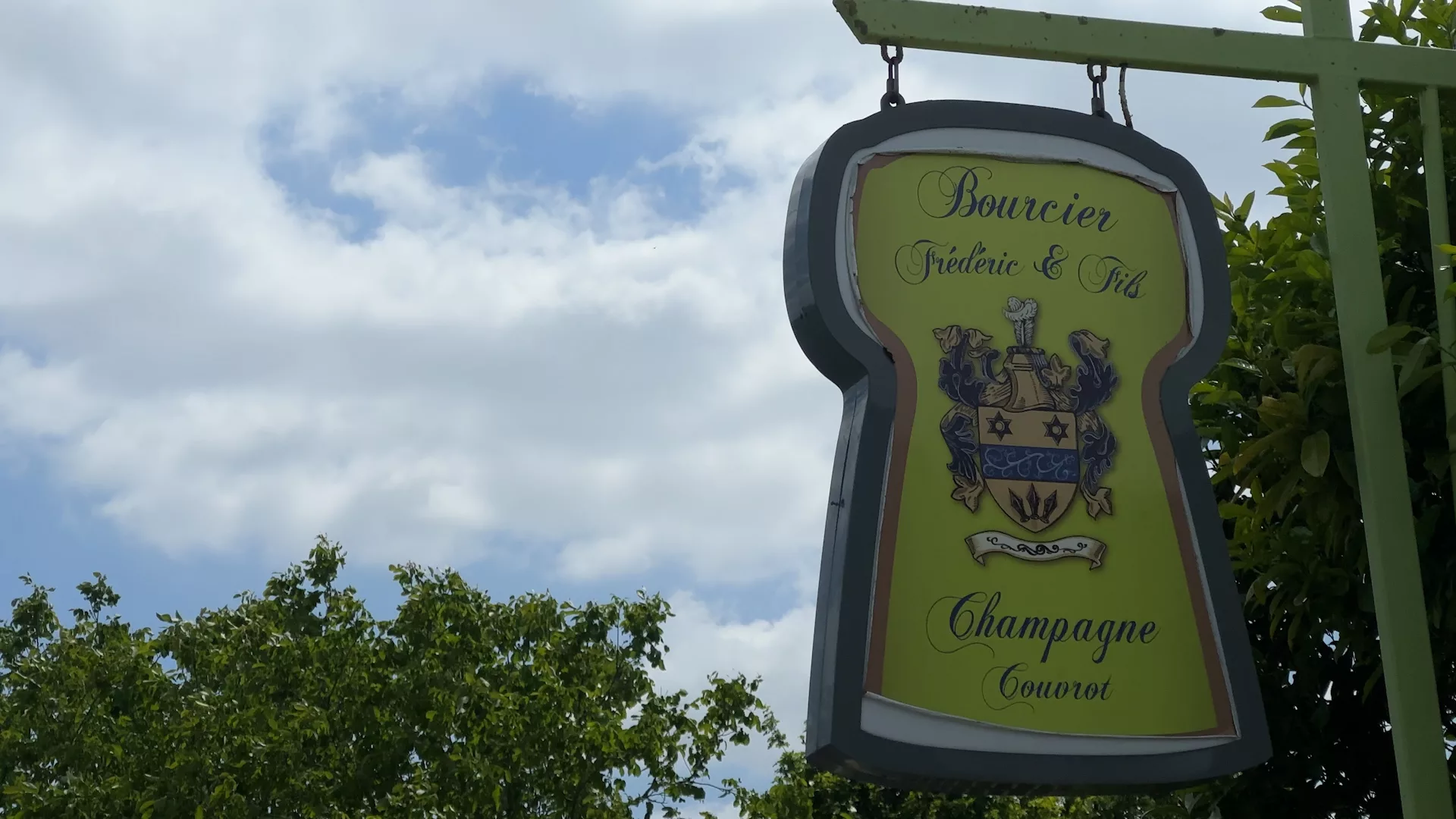 Champagne Bourcier : des bulles, une famille et une aventure viticole à ...