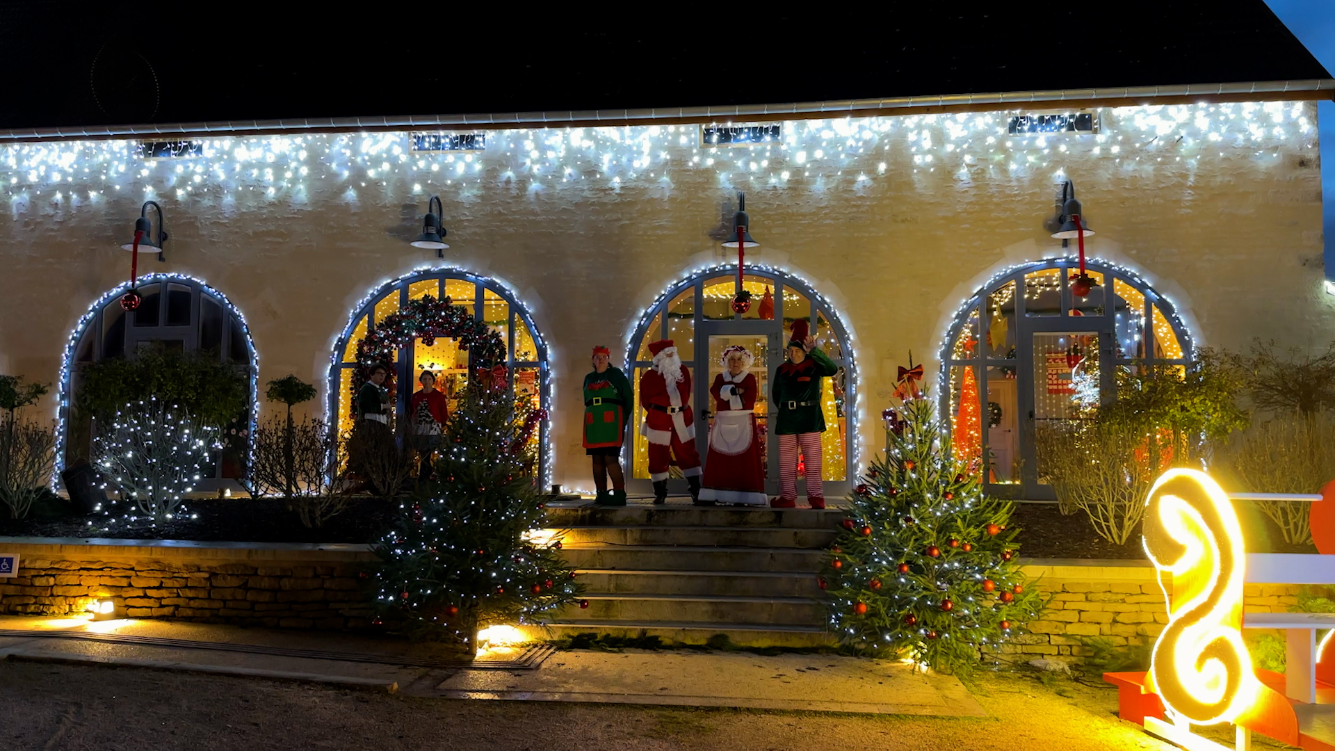La magie de Noël s’installe à Châteauvillain : immersion dans la maison ...